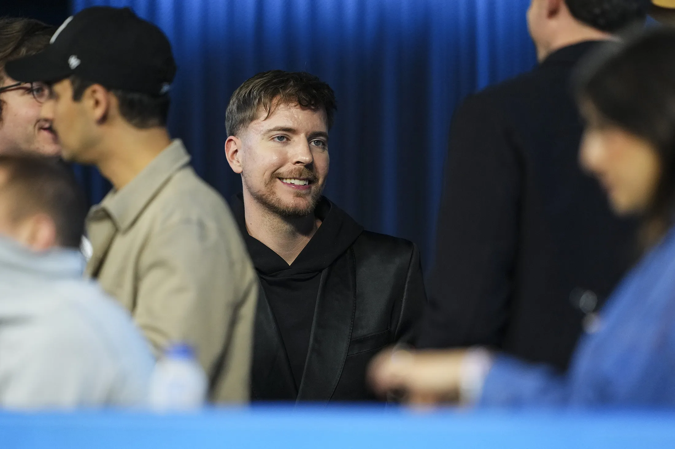 youtuber MrBeast se suma a oferta por TikTok - Bloomberg