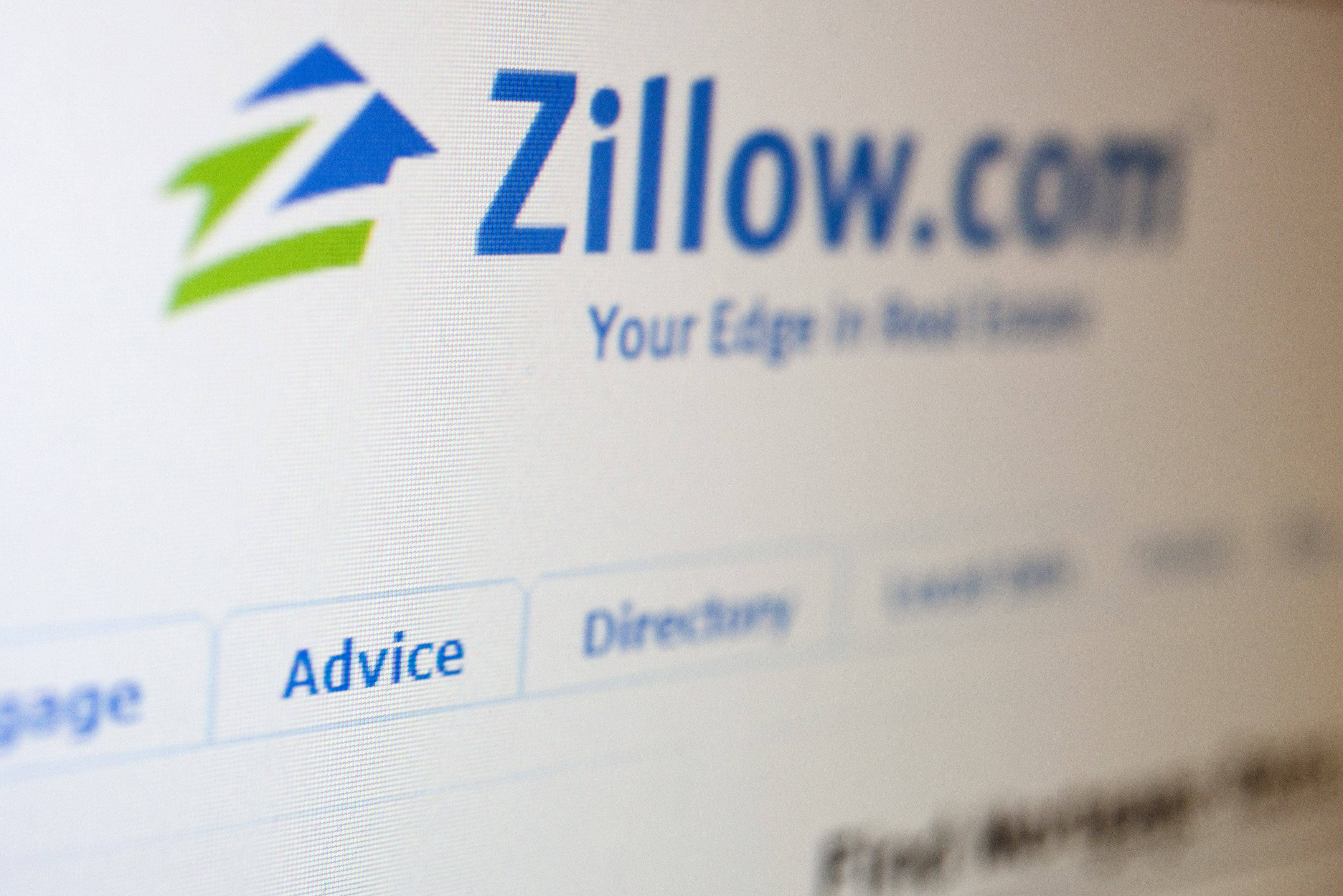 Zillow Declines to 17-Month Low After Finance Chief Resigns - Bloomberg