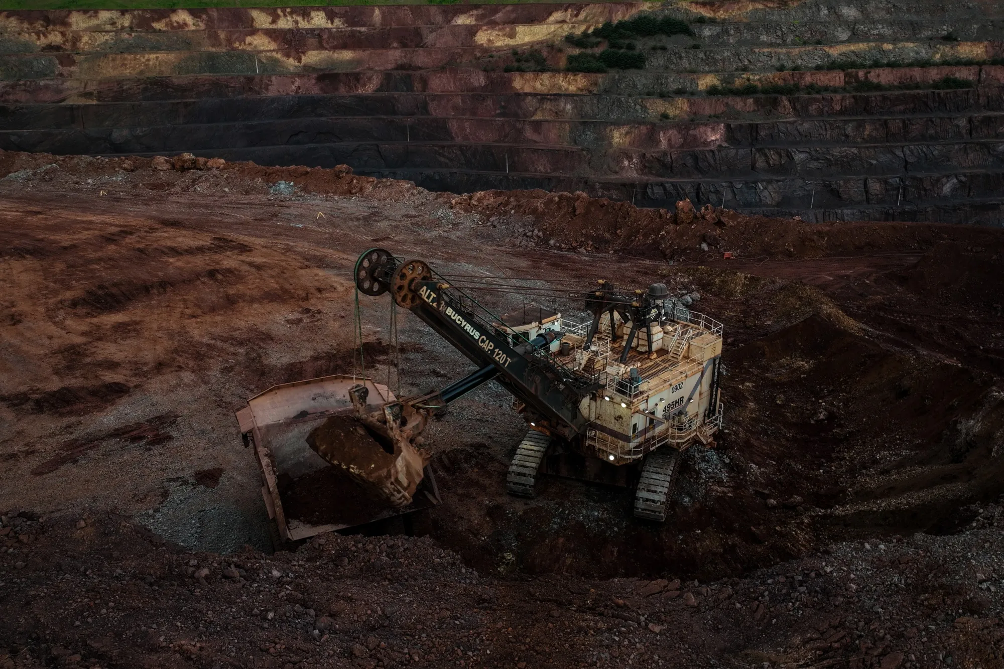Vale Stock Drops as Iron Ore Slump Foils Turnaround - Bloomberg