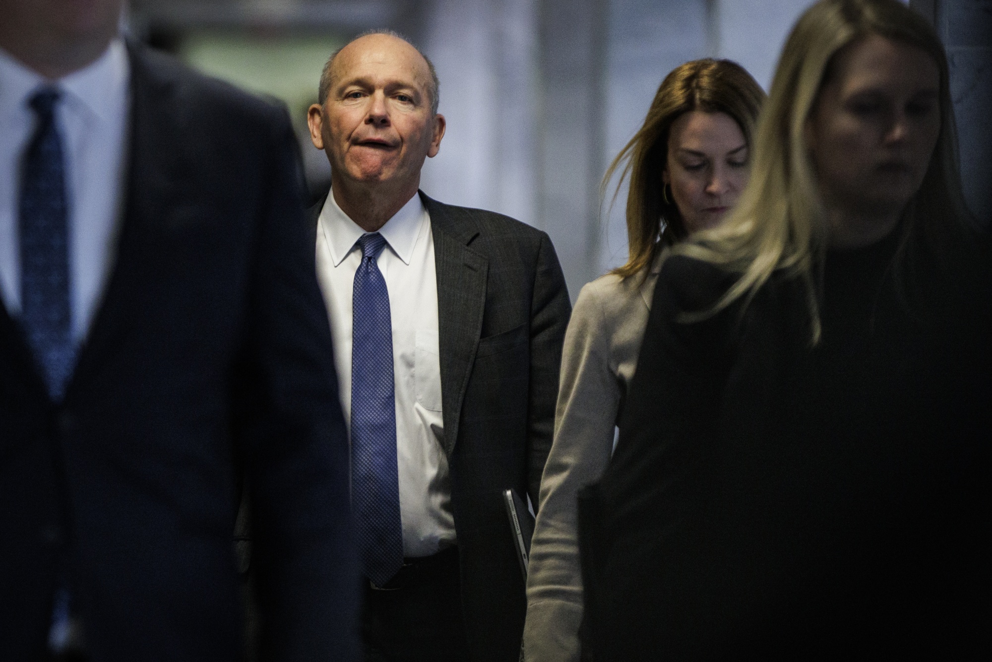 CEO de Boeing renunciará en medio de crisis de seguridad - Bloomberg