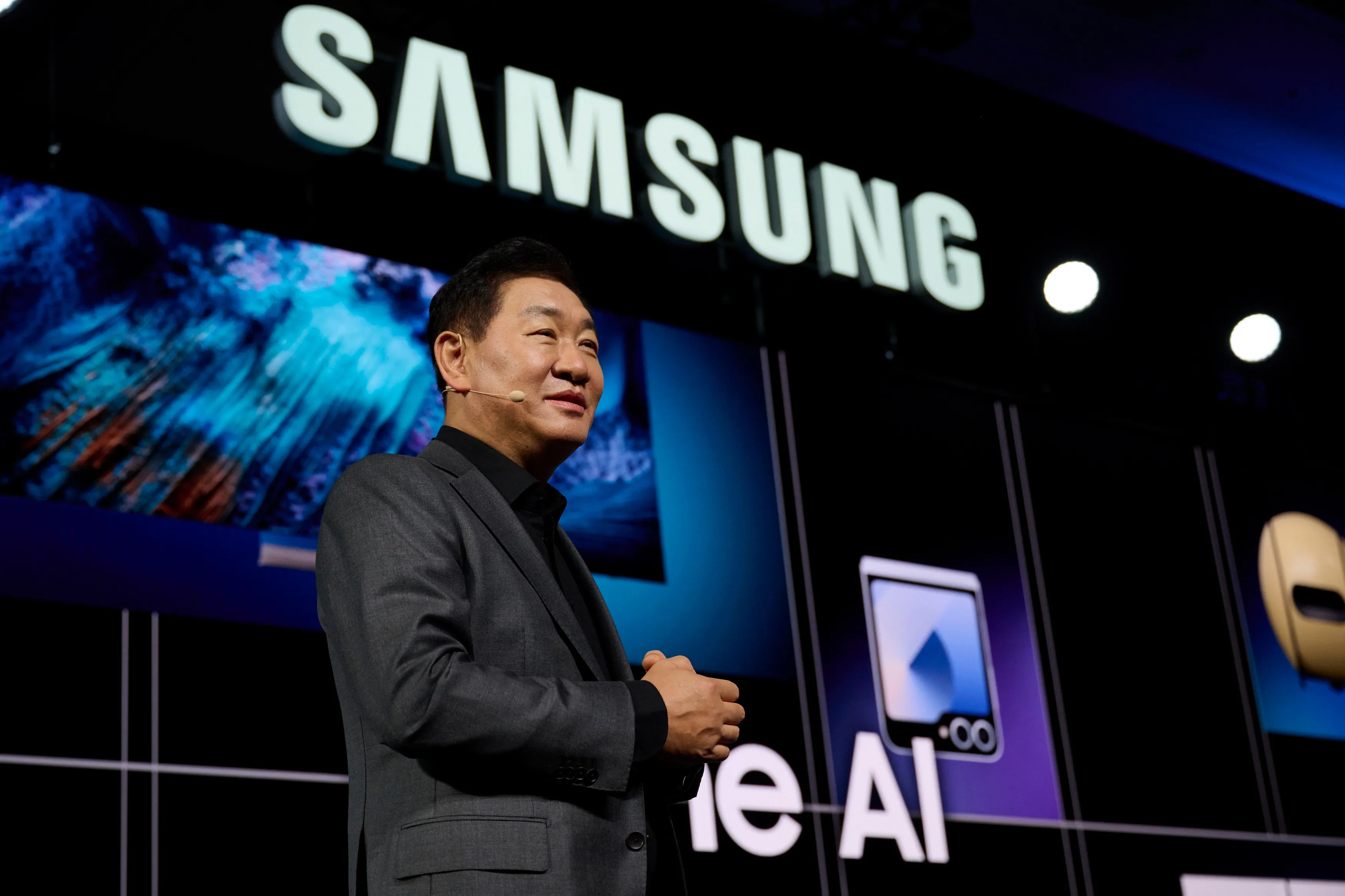 Samsung CEO Interview at CES 2025: AI Fridges and TVs for the Smart ...