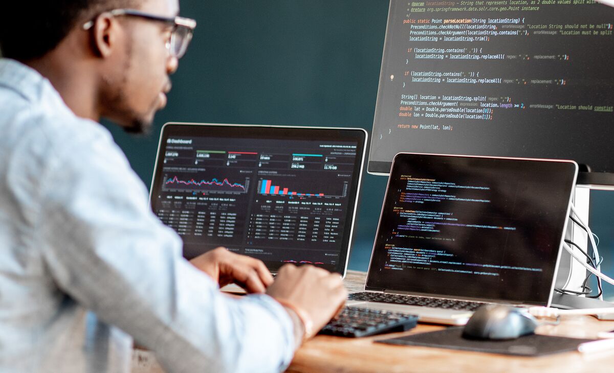 Global Traders Create Ultimate Work From Home ‘Rona Rigs’ - Bloomberg