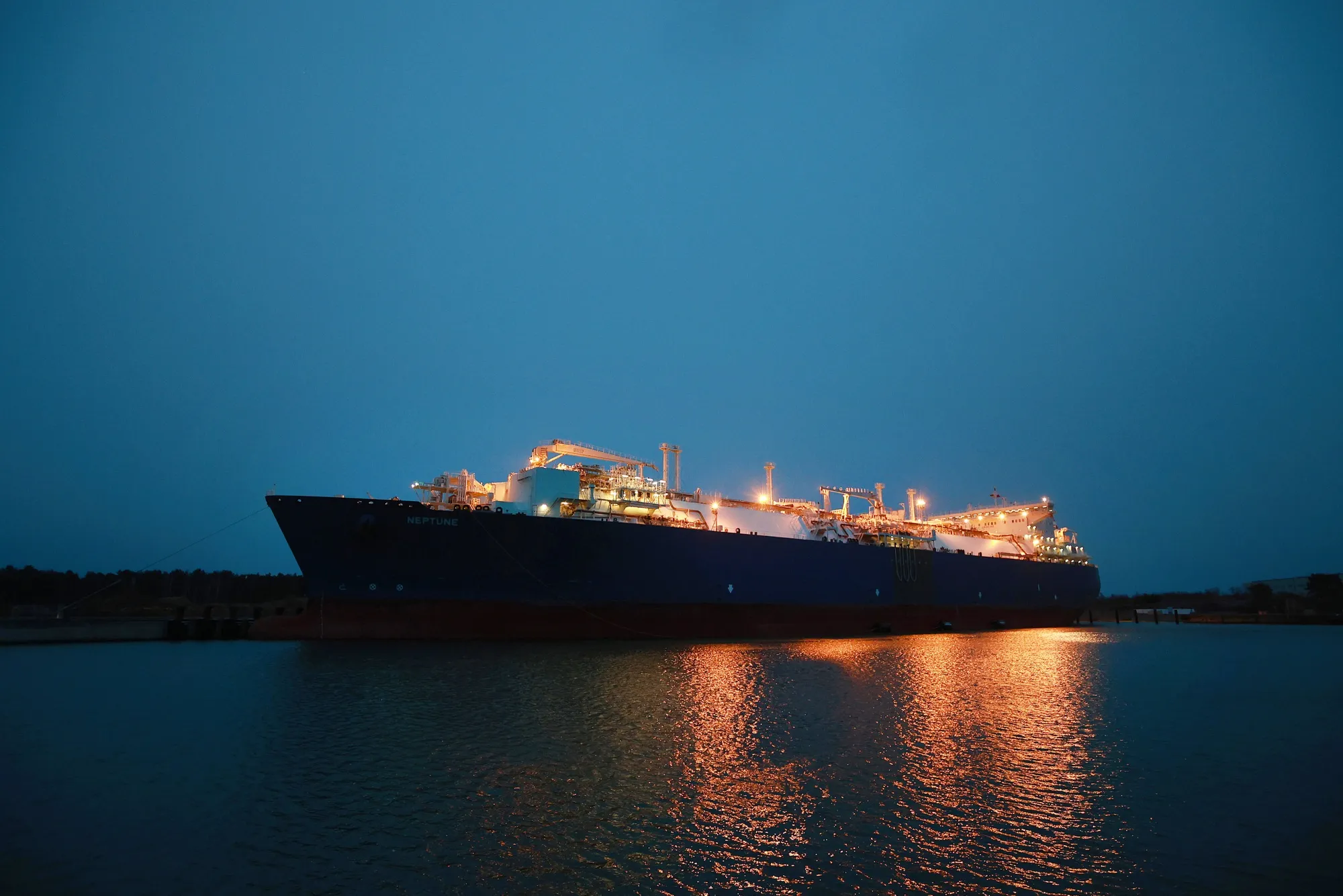 Germany Looks to Sublet LNG Ships After Contractual Disputes - Bloomberg