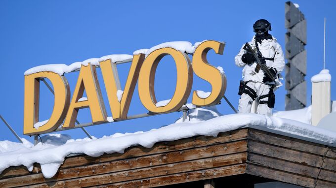 Davos Promenade Is About to Swap Business as Usual for Cocktails ...