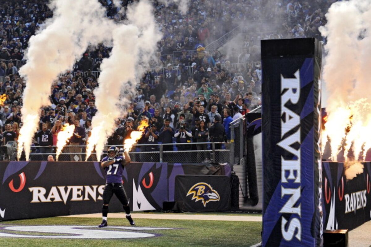 Player Punches Fiancee, NFL Slaps Wrist - Bloomberg