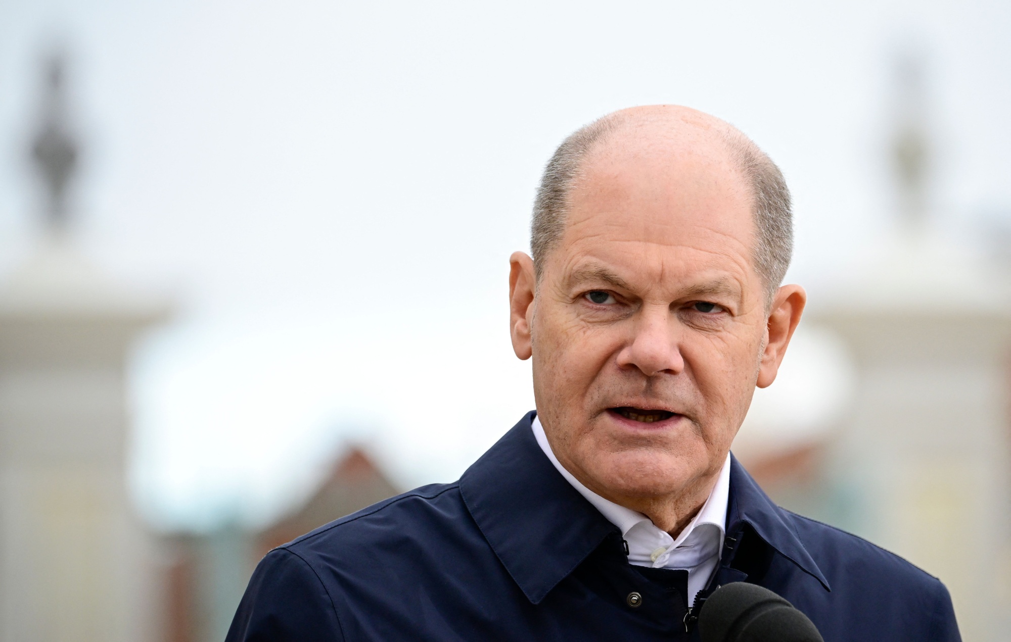 Scholz Talks Up German Economy’s Ability to Deal With Challenges ...