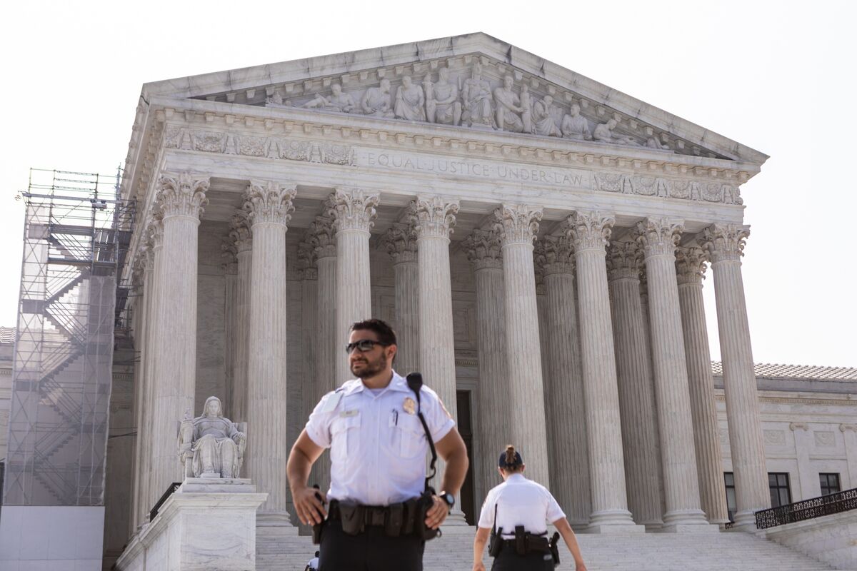 Supreme Court Hears Arguments On Gun Rights In Domestic Violence Case