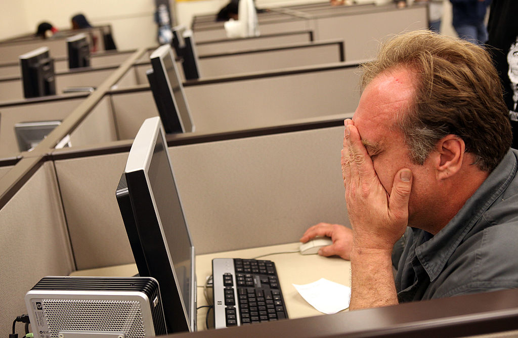 Working Longer Hours Makes You Less Productive - Bloomberg
