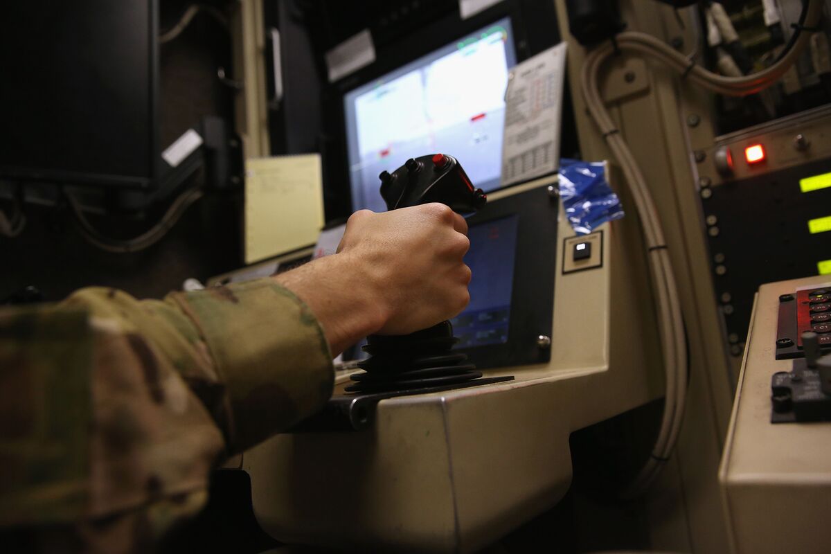 Ex-Defense Official ‘Alarmed’ About Google Retreat From AI Plan - Bloomberg