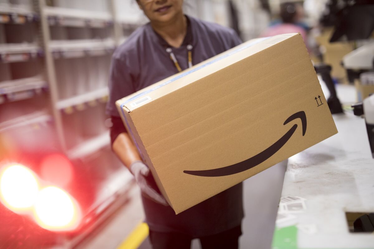 Amazon Warehouse Worker Alleges Retaliation for Safety Activism - Bloomberg