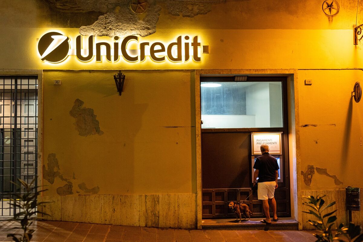 UniCredit Informed Government, Banco BPM Ahead of Making Bid - Bloomberg