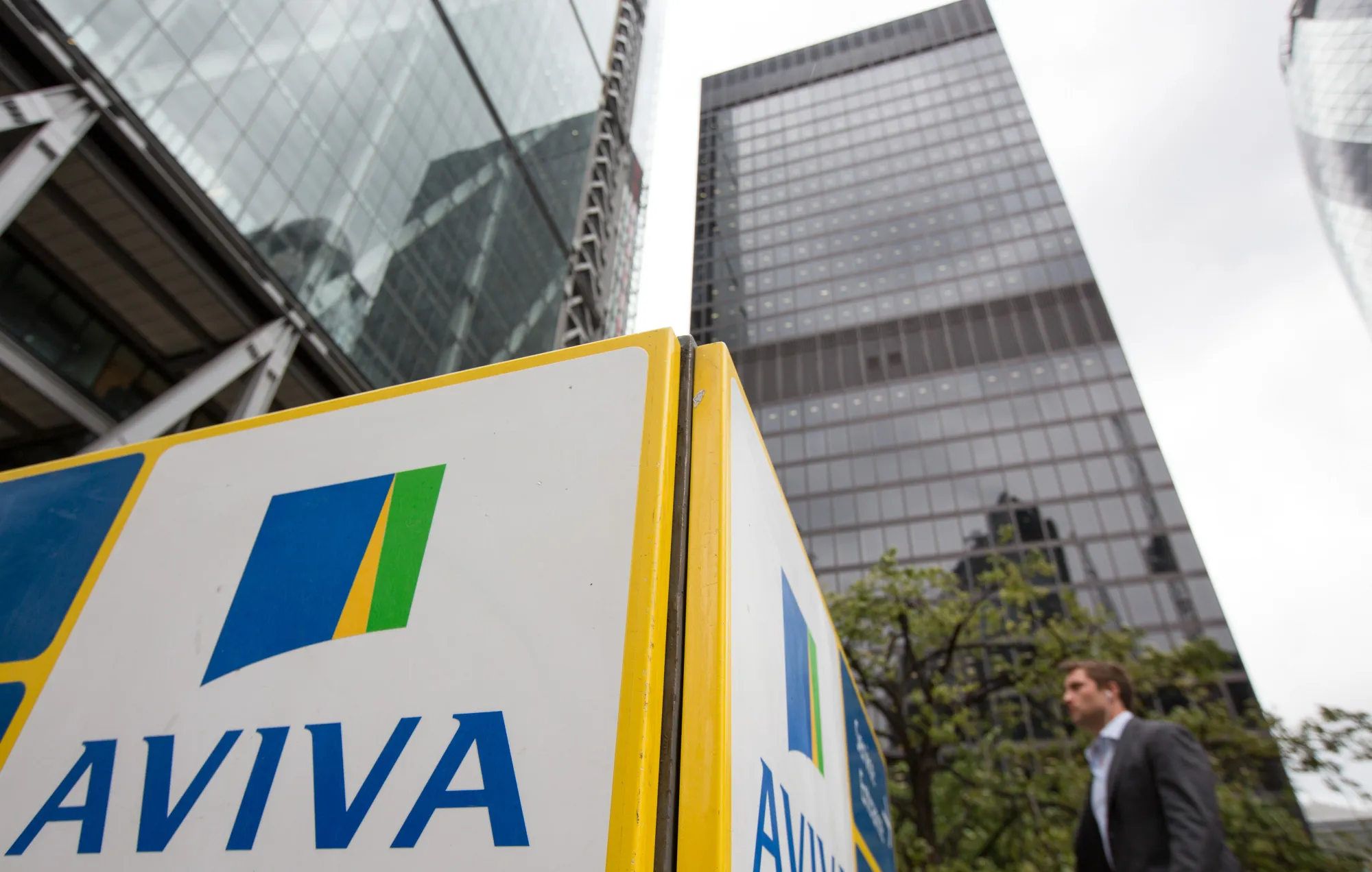 Goldman Switches Sides on Aviva’s £3 Billion Direct Line Bid - Bloomberg