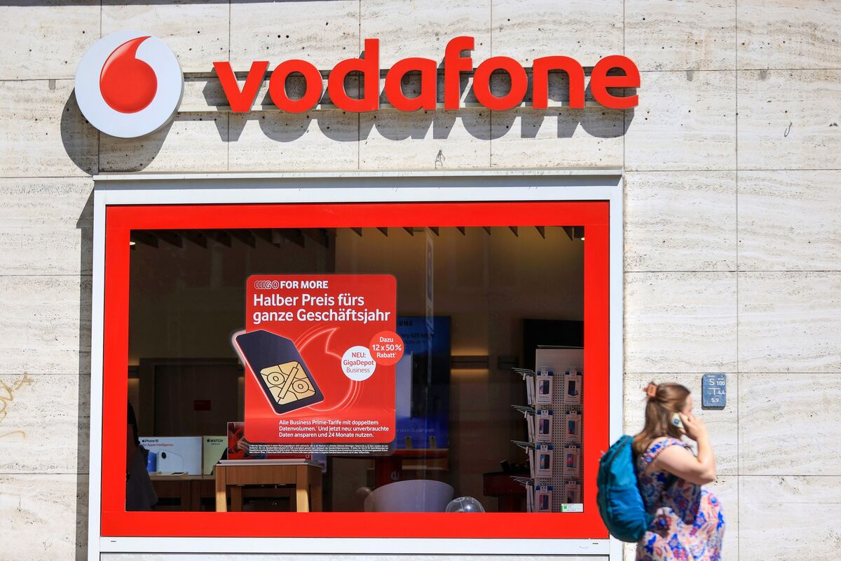 Vodafone Launches €2 Billion Debt Tender, New Bond Sales - Bloomberg