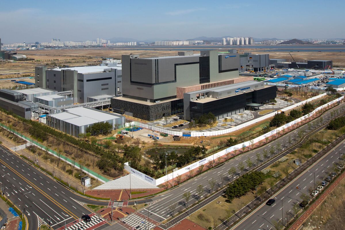 Samsung Looks Beyond Smartphones to Next-Gen Biologics - Bloomberg