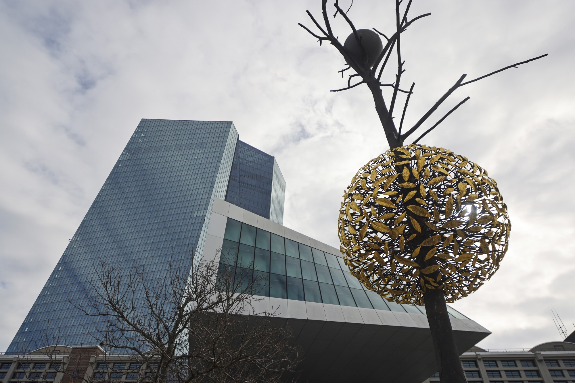 Hawks Circle: The Bloomberg Close, Europe Edition - Bloomberg