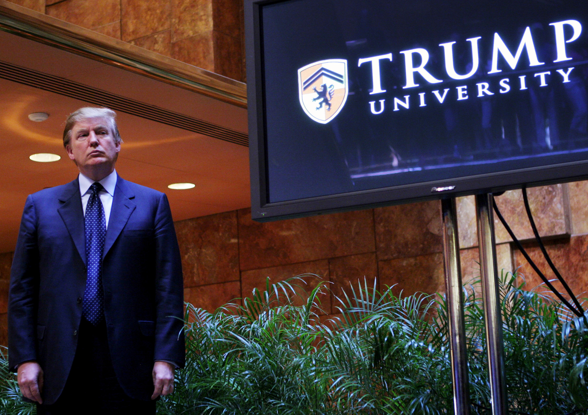 Trump Organization’s Ethics Team Tied to Trump U, Dark Money - Bloomberg