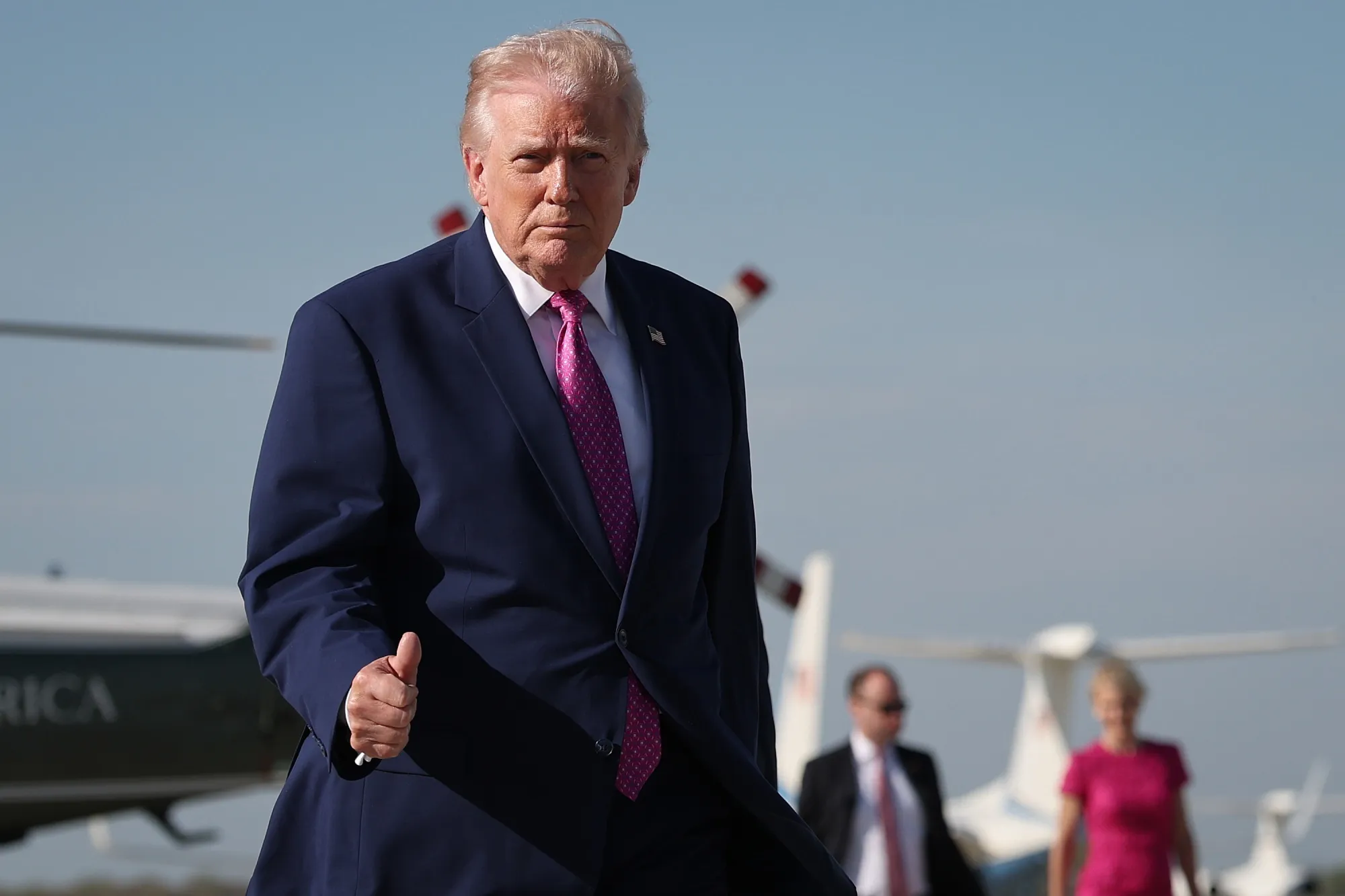 Watch Oil Surges, Stocks Drop on Trump’s Plan to Block Hormuz - Bloomberg