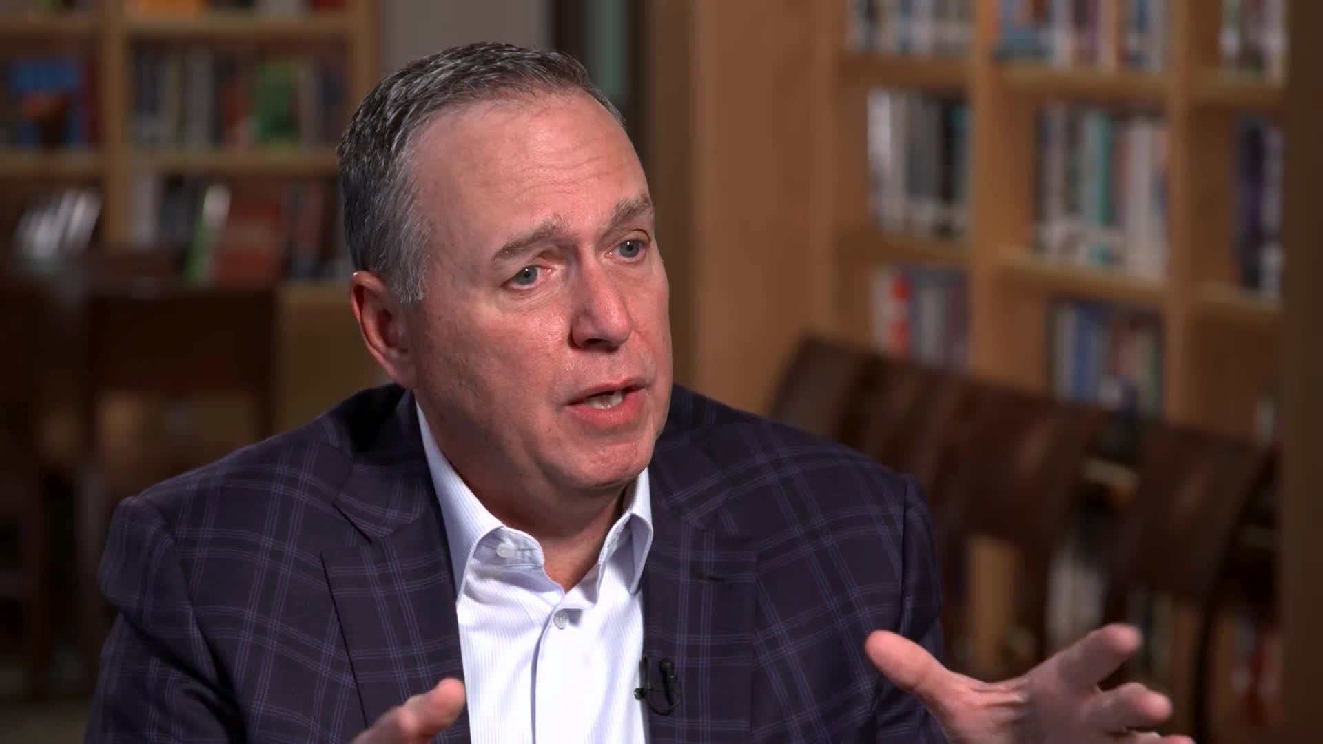 Watch AmEx CEO on Pivot to Checking and Debit Cards - Bloomberg
