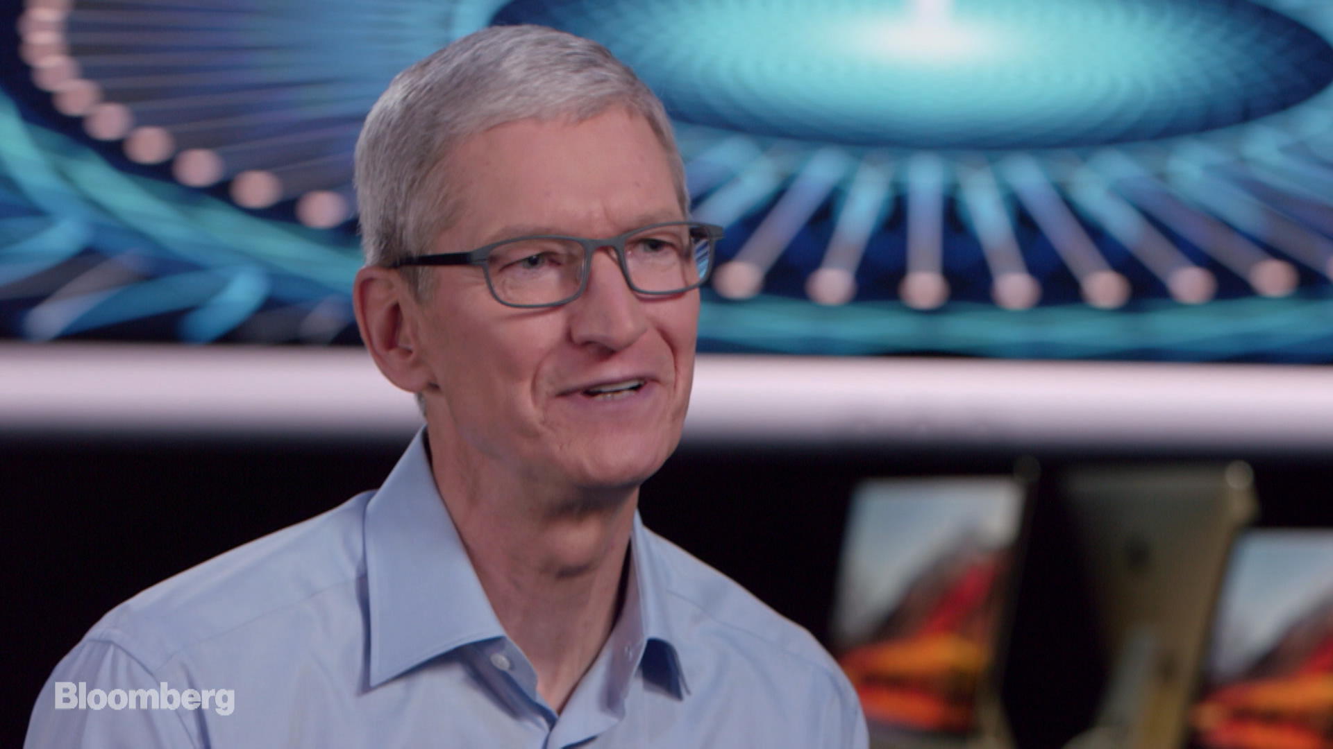 Watch Tim Cook: Bloomberg Studio 1.0 (Full Show 06/18) - Bloomberg