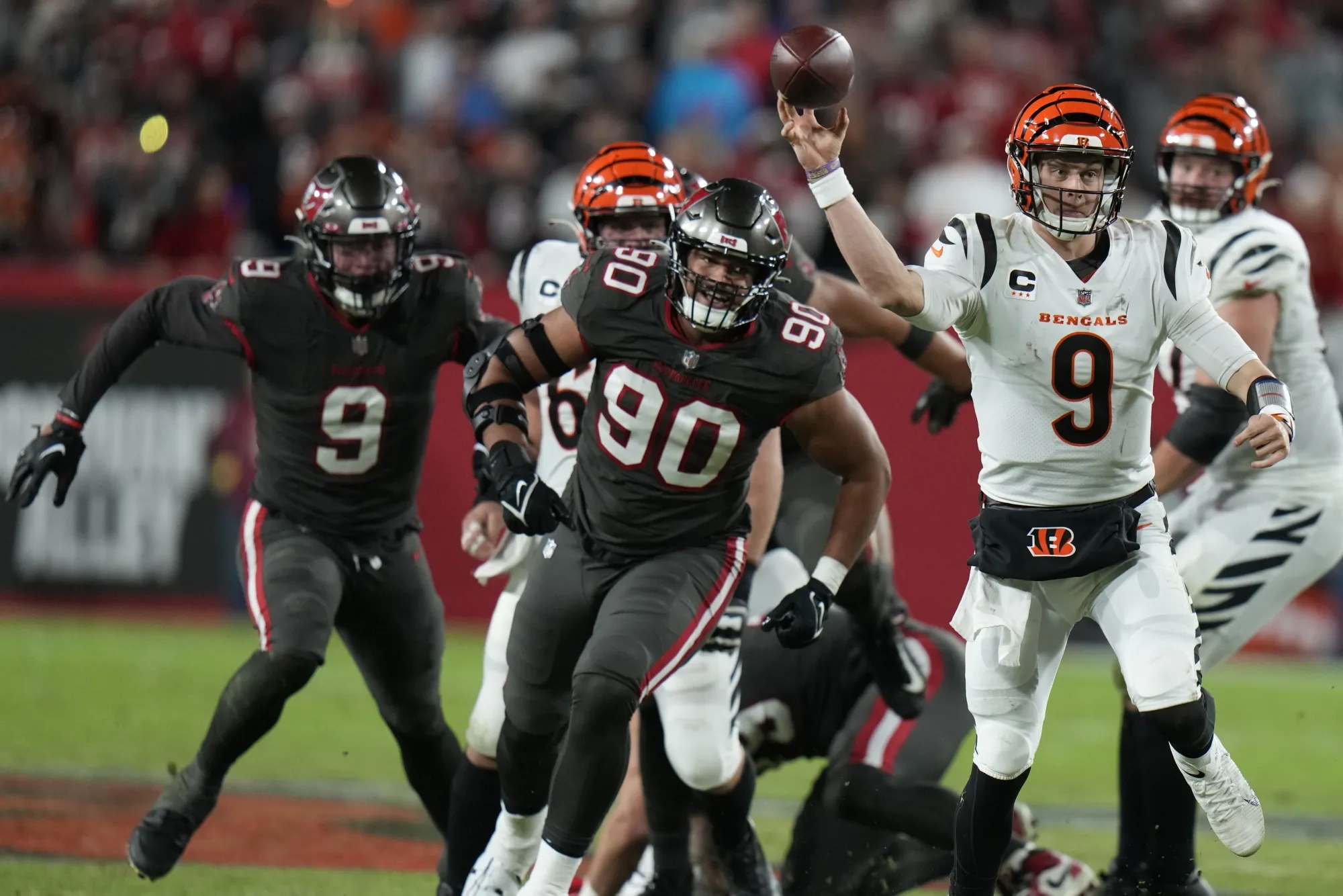 Burrow Throws for 4 TDs, Bengals Rally Past Buccaneers 34-23 - Bloomberg