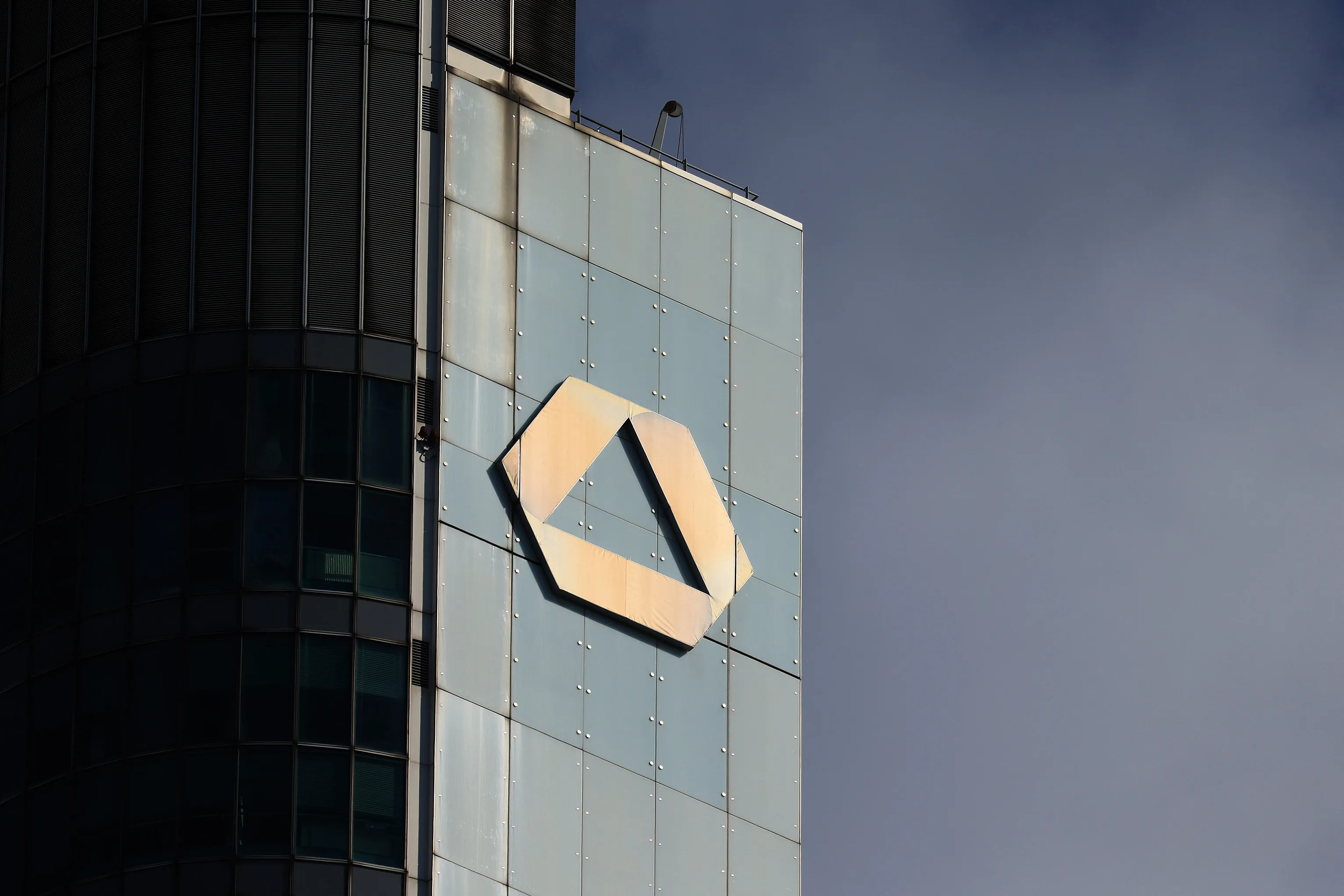 Andrea Orcel Is Giving Every Bank CEO A Nudge With Commerzbank Stake - Bloomberg