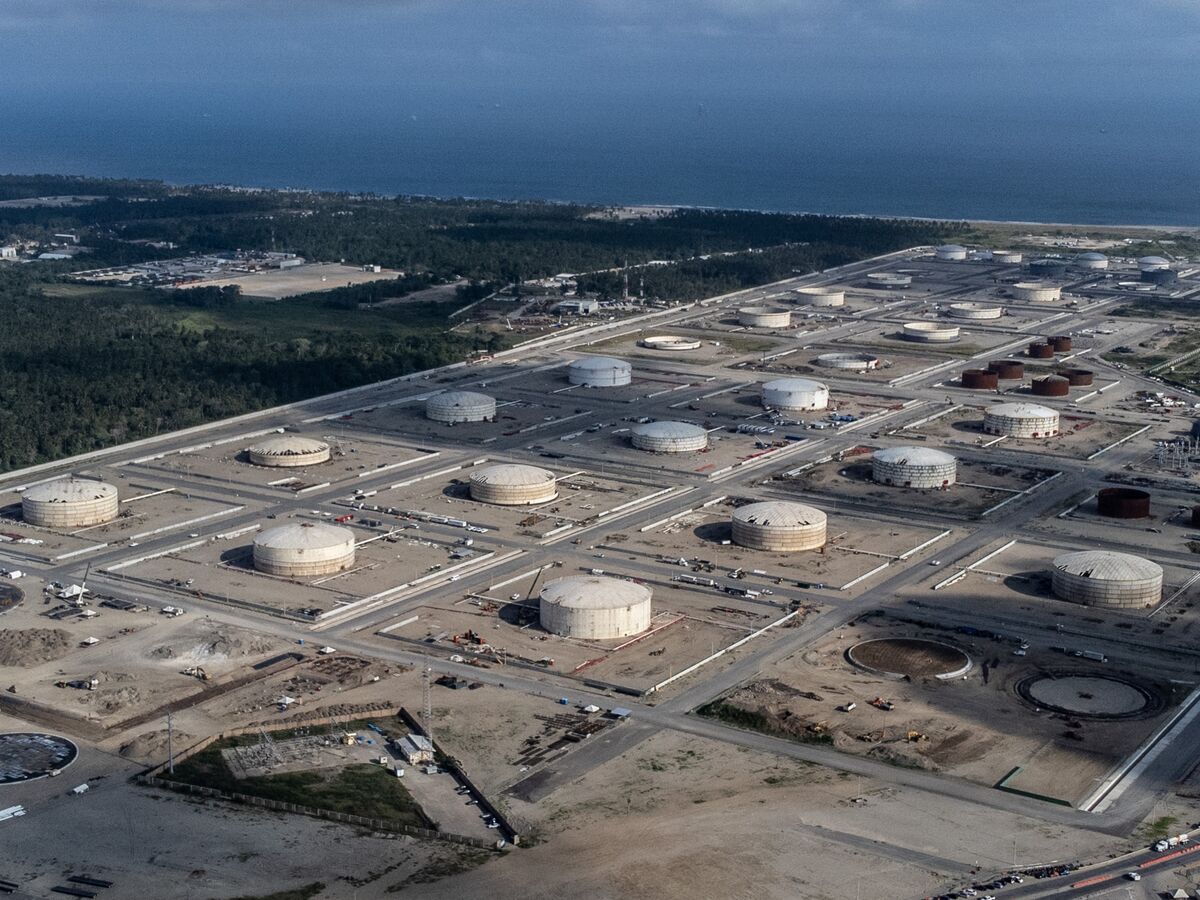 Pemex Oil Exports Fall Despite Rally, Gasoline Imports Rise - Bloomberg