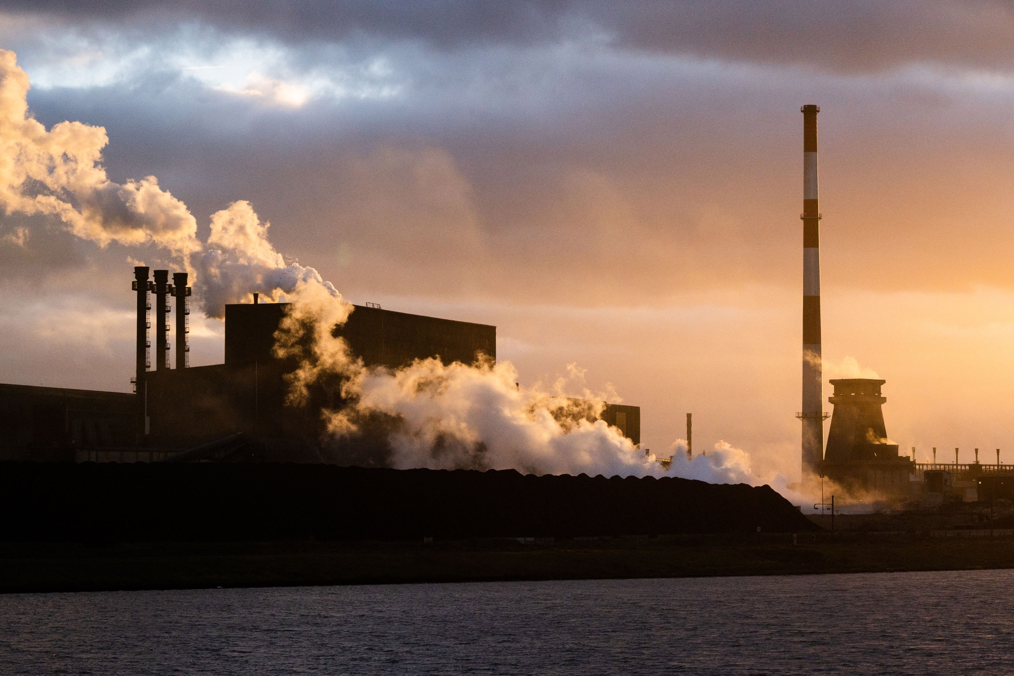 Arcelor, France Plan to Invest €1.8 Billion to Cut Emissions - Bloomberg