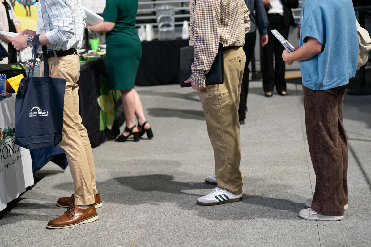 US Jobless Claims Total 232,000 in Week Ended Oct. 18 - Bloomberg