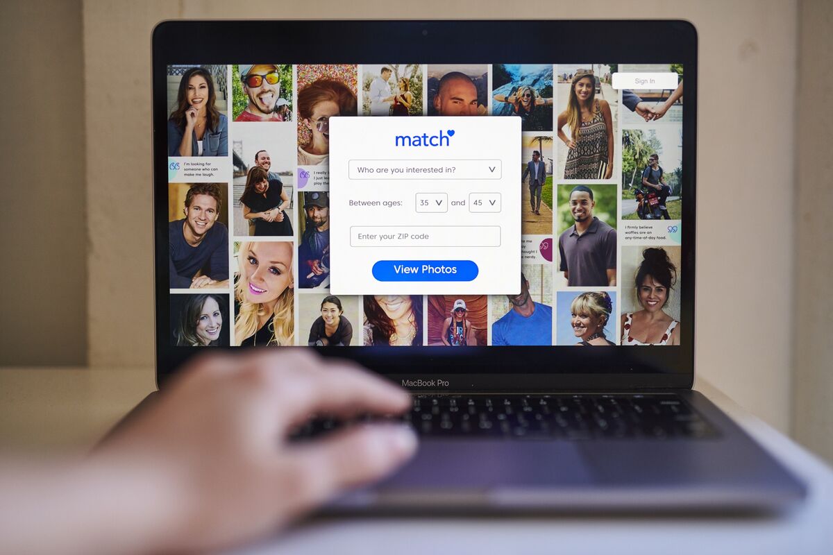 Tough Job Market Has People Using Dating Apps to Get Interviews - Bloomberg