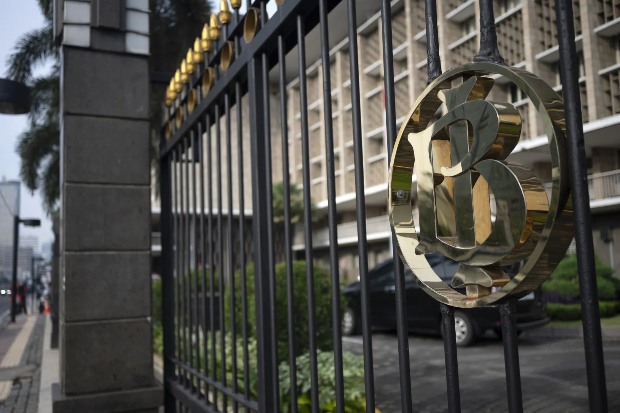 Bank Indonesia Sees No Urgent Need for Rate Hikes to Aid Rupiah - Bloomberg