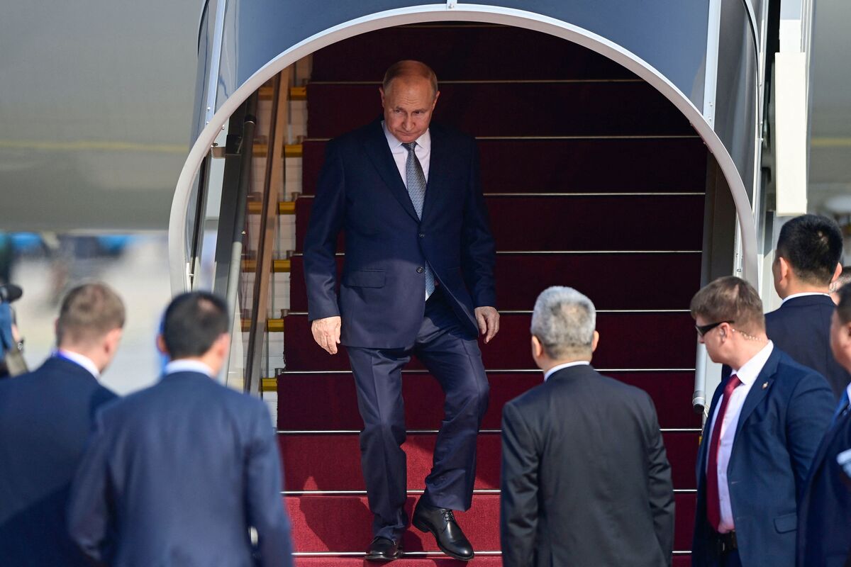 Belt and Road Forum: Putin Arrives in China to Meet Xi - Bloomberg