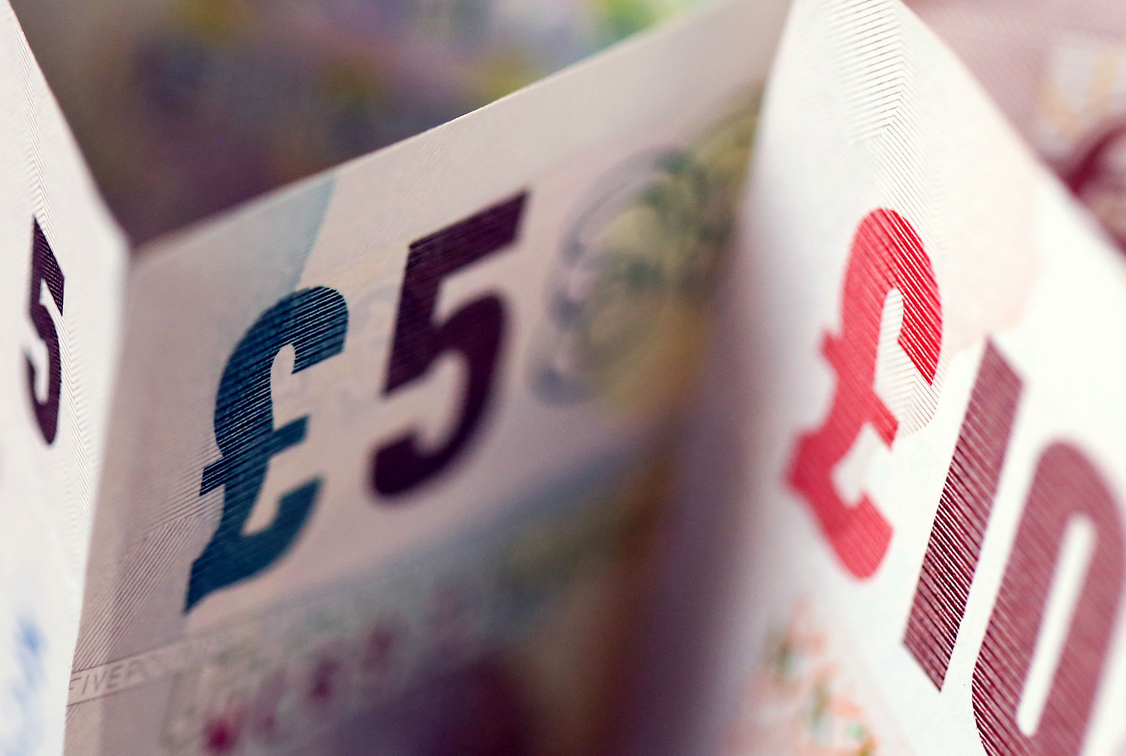 BOE’s Saunders Says Inflation Key as Pound Drop Pushes Up Prices ...