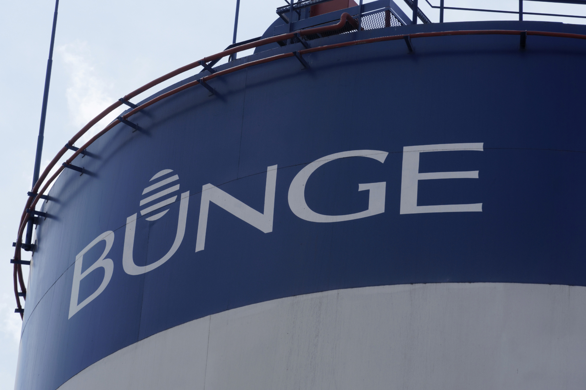 Bunge Takes Soybeans Loss After Wrong-Way Bet on Trade War - Bloomberg
