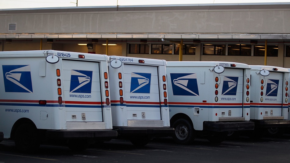 Watch USPS Selects Oshkosh for EV Contract Over Workhorse - Bloomberg