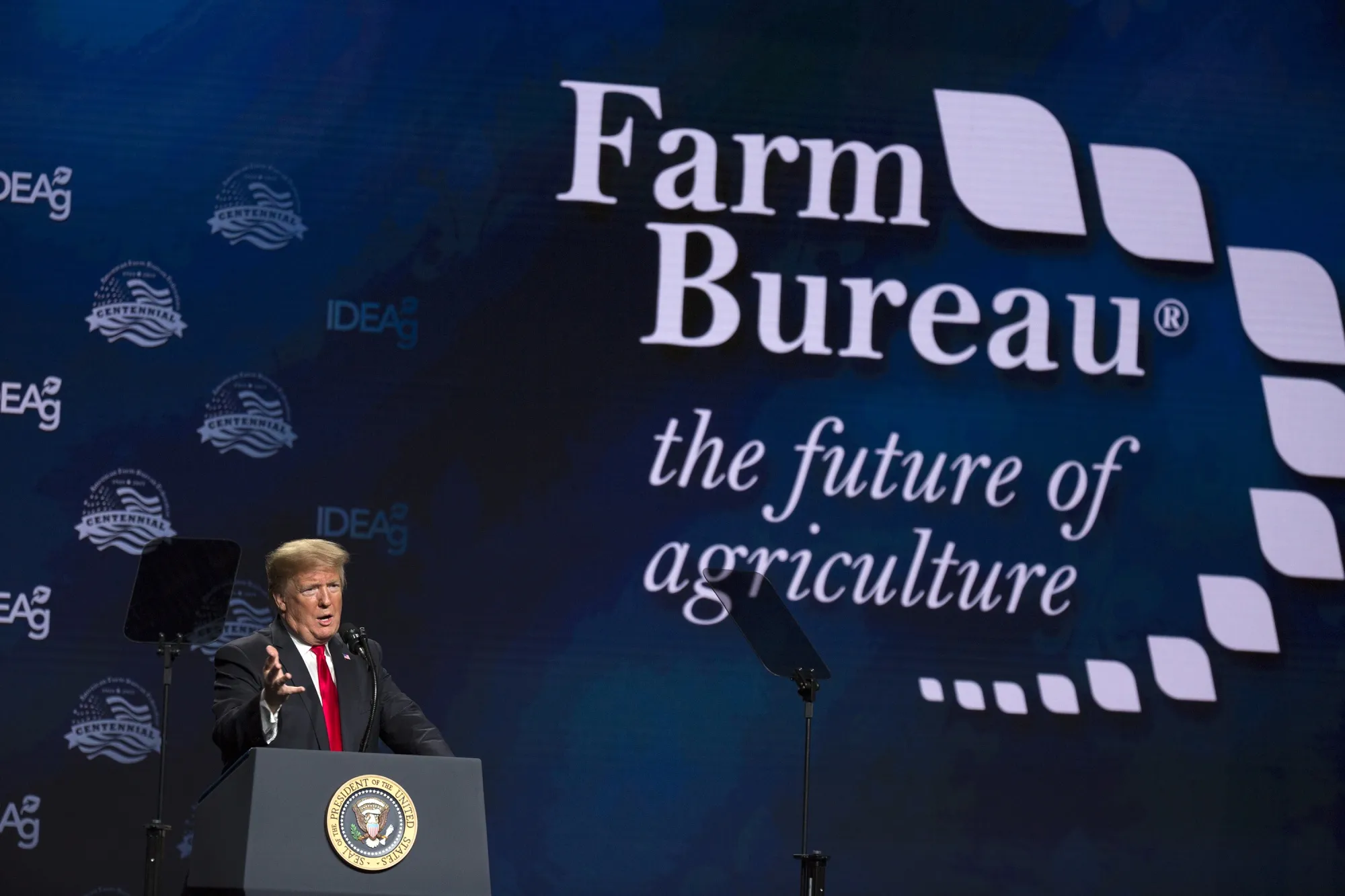 Trump's Border Talk Draws Farmer Cheers Even as Crop Woes Build - Bloomberg