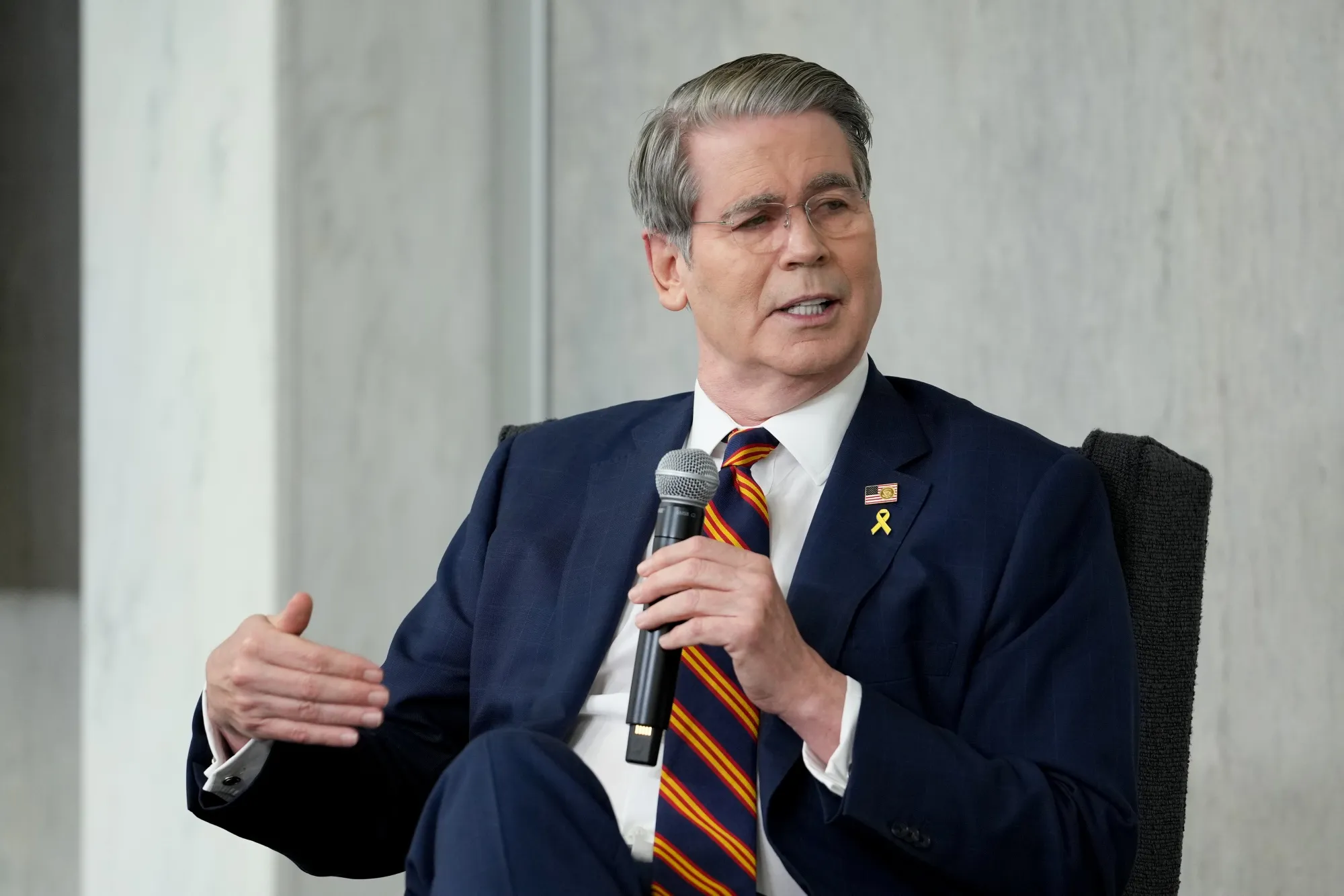 Bessent evalúa extender tregua si China aplaza sus controles sobre tierras raras - Bloomberg