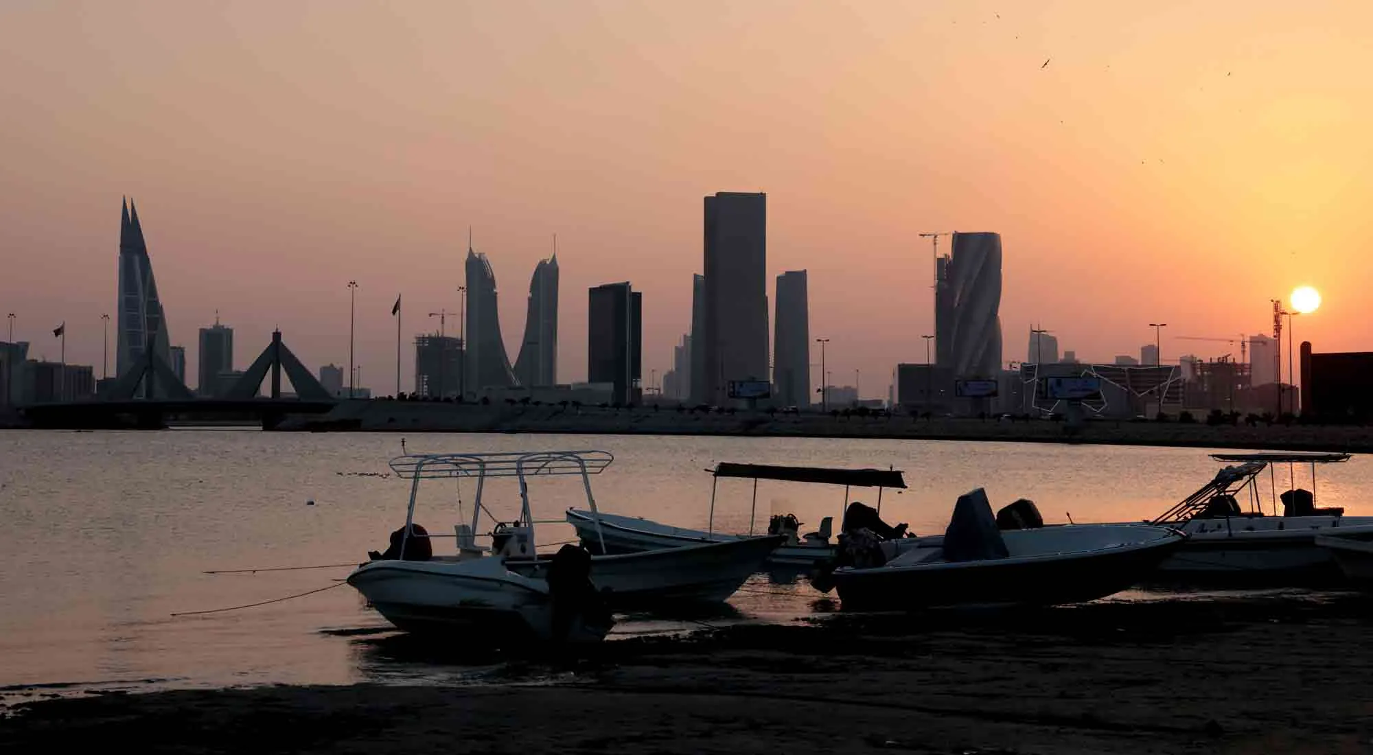 Bahrain May Follow Gulf States by Selling Oil, Pipeline Assets - Bloomberg