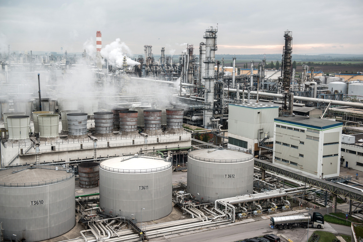 OMV, Abu Dhabi Set to Sign Oil Deal in Move on Global Expansion - Bloomberg