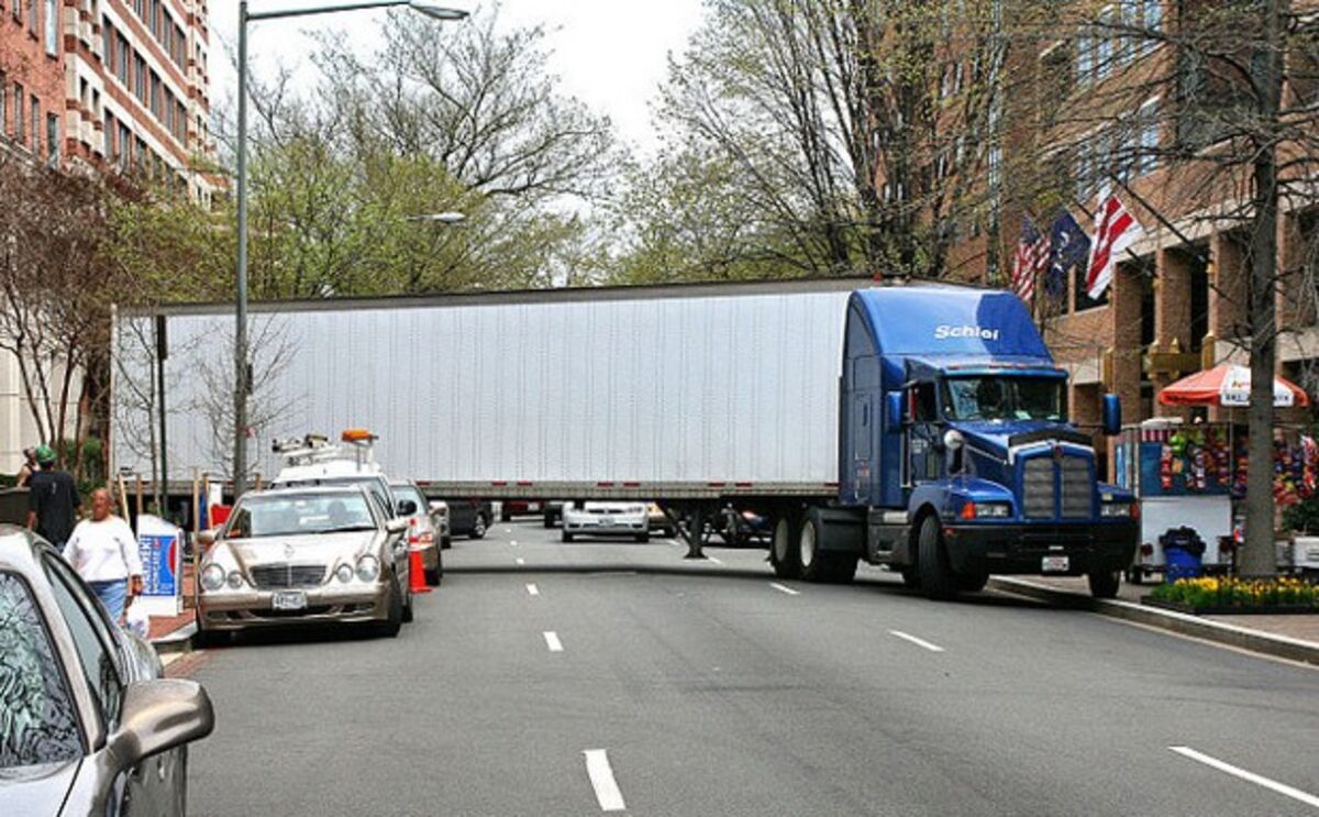 New York's Hugely Successful Late-Night Freight and Delivery Truck ...