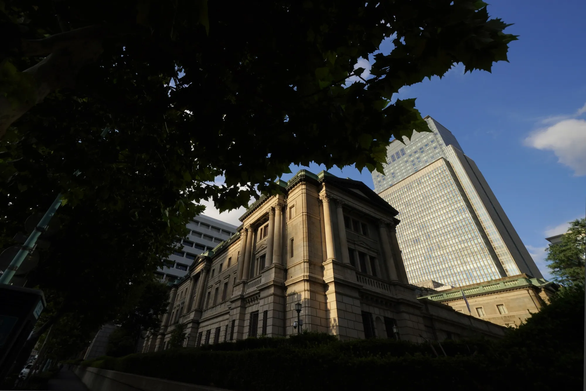 Kuroda Plays Down Risk of Global Inflation Fears Hitting Japan - Bloomberg