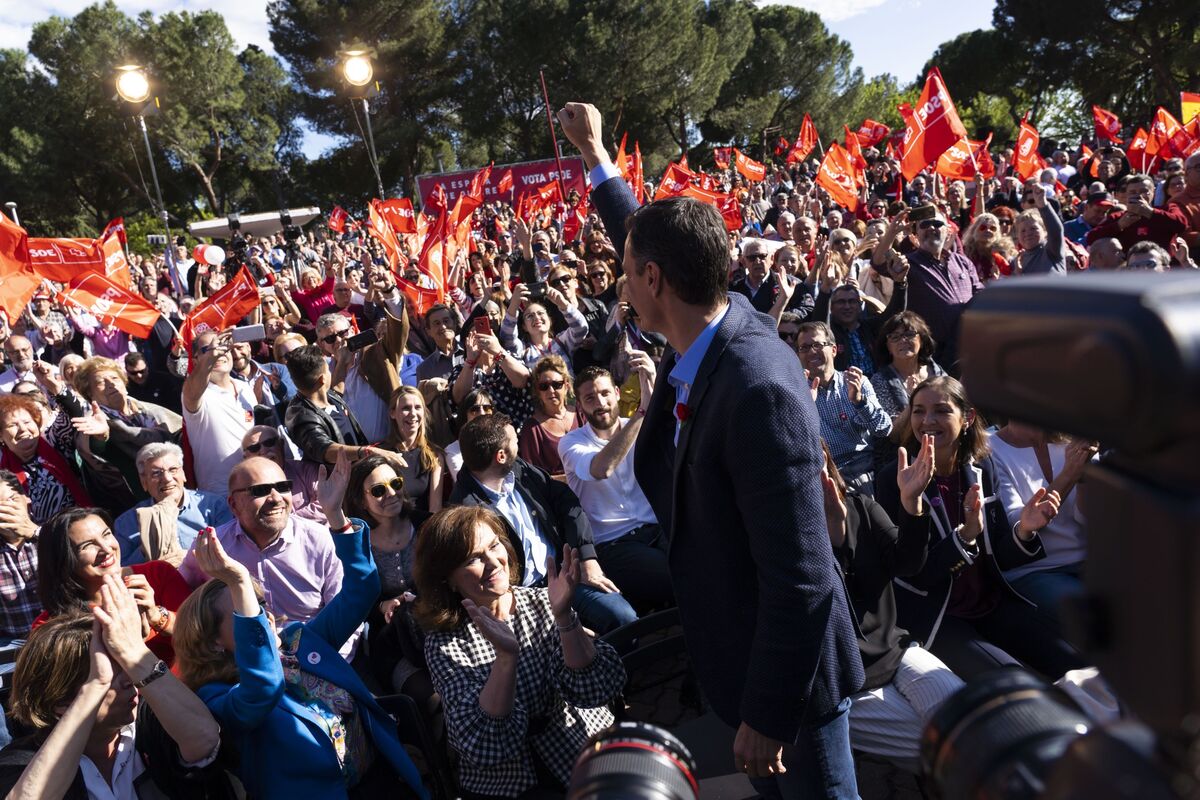 Voting Begins in Spain With Prime Minister in Tight Contest - Bloomberg