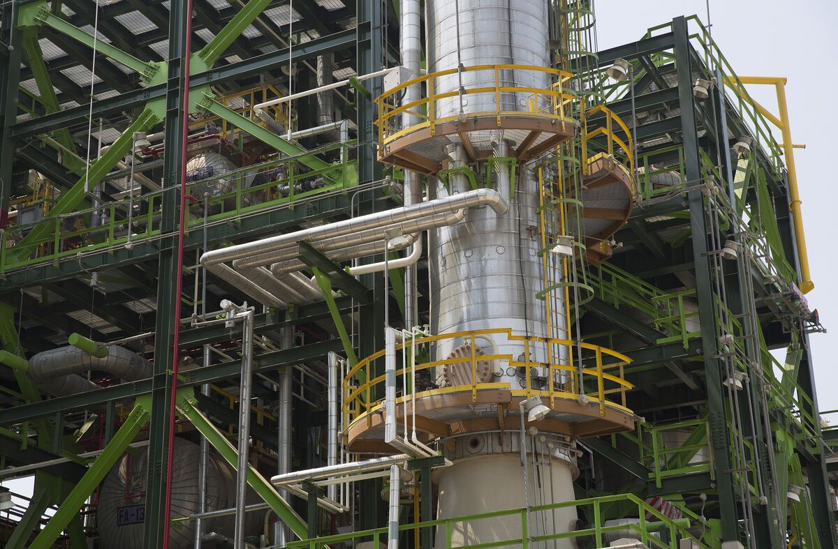 Mexico's Oil Refineries Are Operating Like It's 1990 Again - Bloomberg