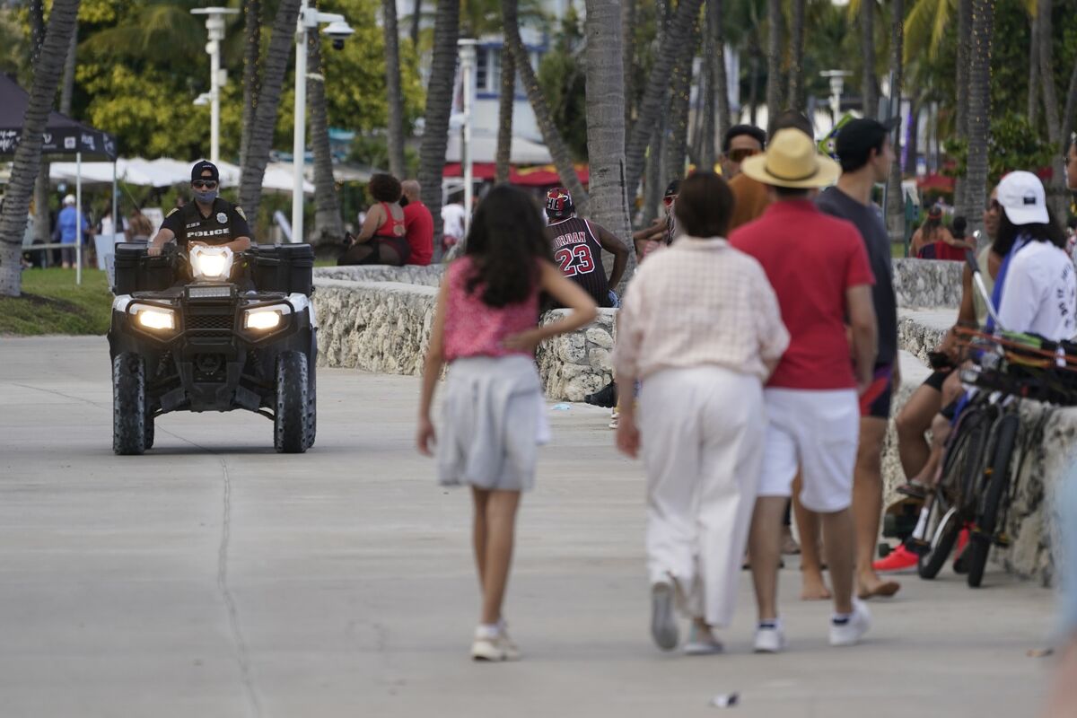 Miami Beach, After Shootings, Extends Spring Break Curfew - Bloomberg