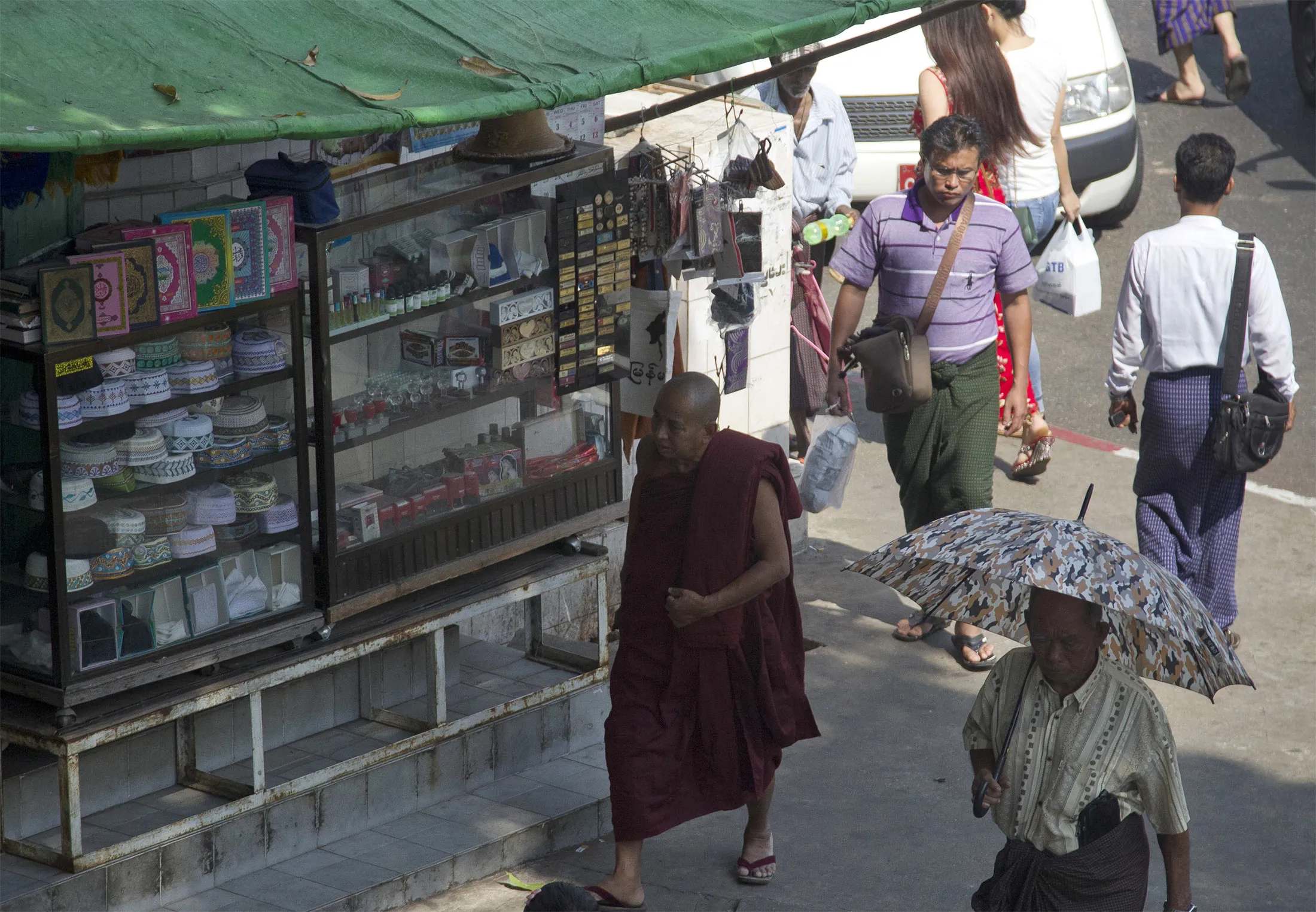 Violence Fuels Fear Among Myanmar’s Rohingya Muslims - Bloomberg