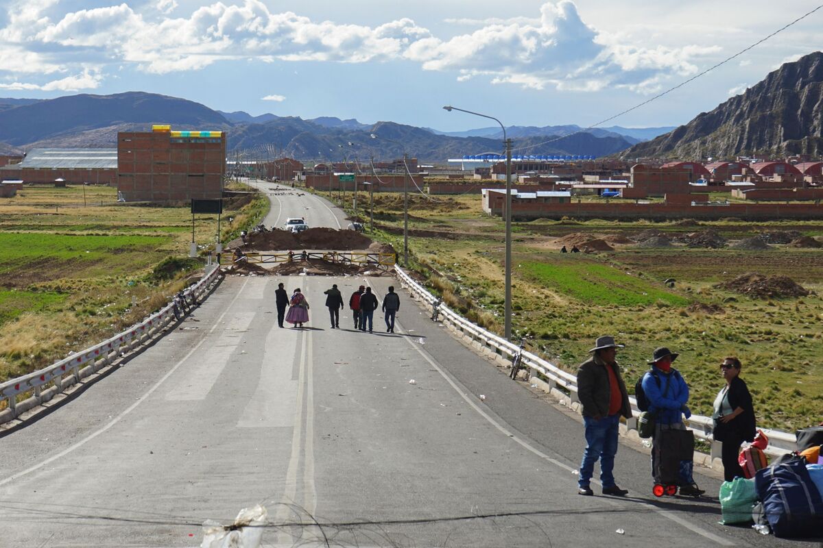 Peru Braces for Bolivian Migration Wave - Bloomberg
