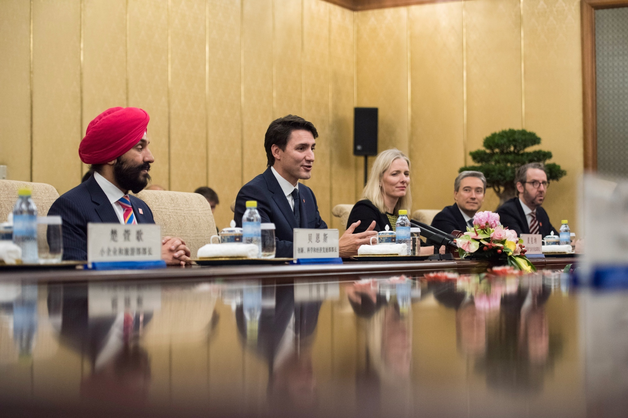 Key Trudeau Minister Stays in Beijing for Talks After Xi Dinner - Bloomberg