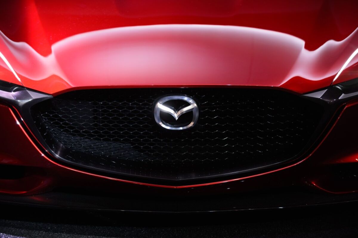 Mazda, Long a Gasoline Fan, Speeds Up on Electric Vehicles - Bloomberg