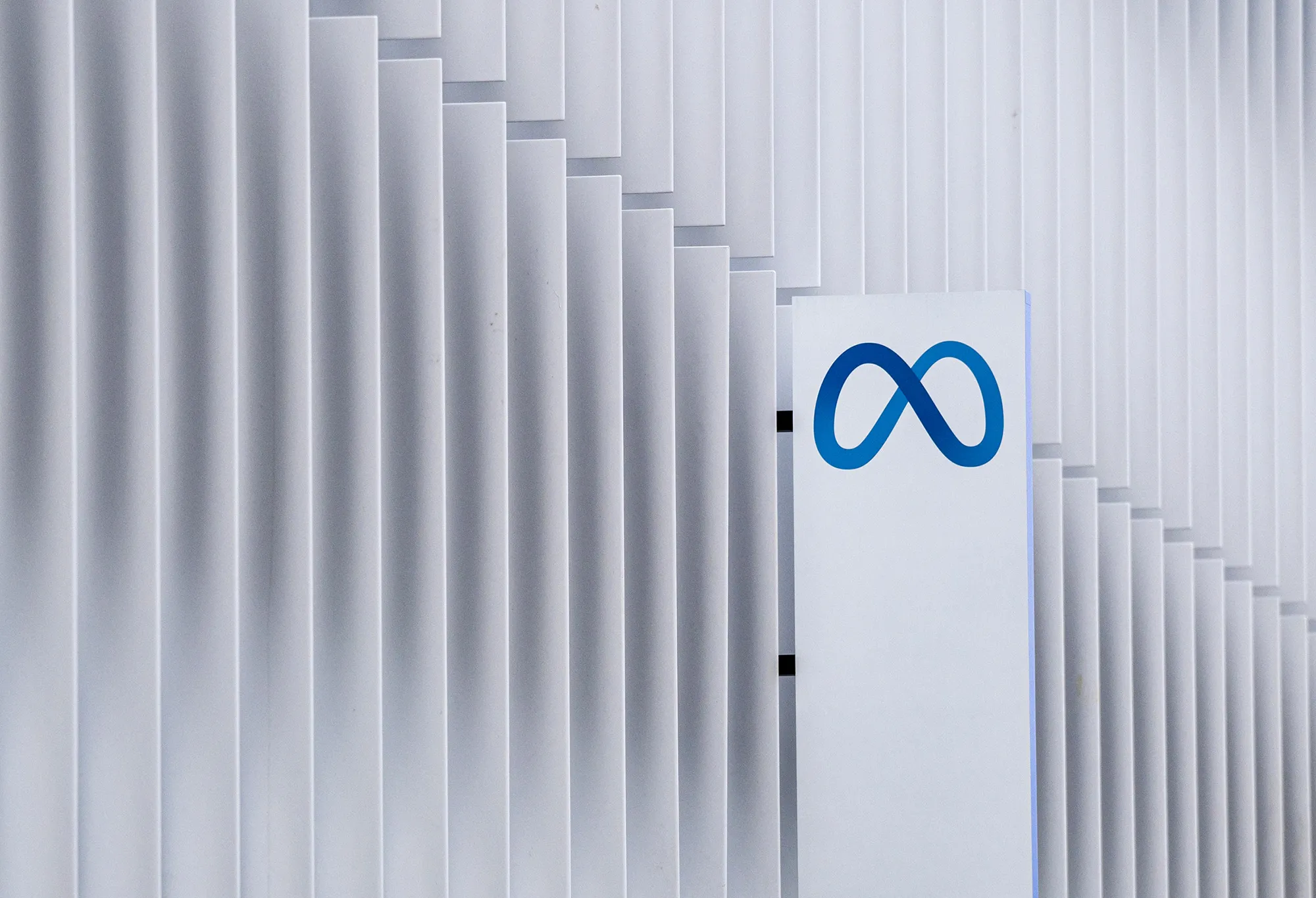 Meta Platforms Raises $8.5 Billion in Second-Ever Bond Sale - Bloomberg