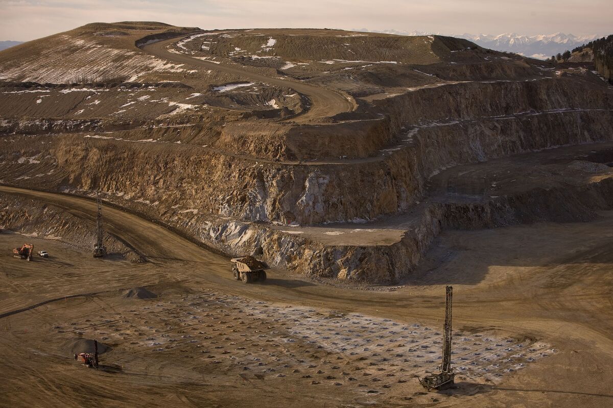 World’s No. 3 Gold Miner Sounds Cautious Note on Deals - Bloomberg