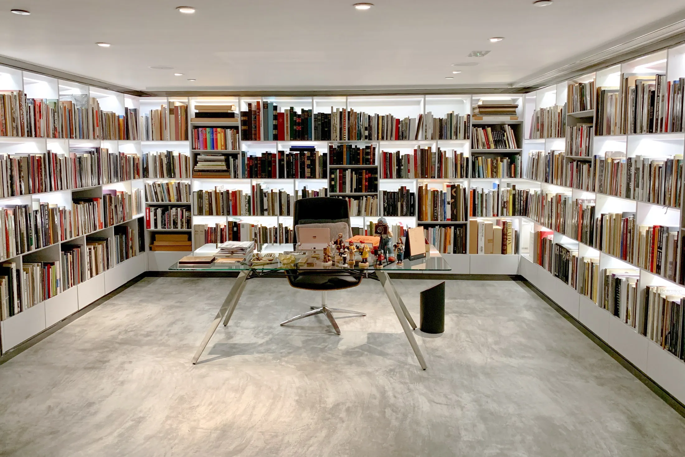 Harper Levine Sees a Growth Market in Rare Books, 6-Figure Home ...